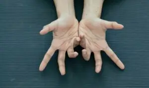 2 Effective Acupressure Points For Trigger Finger You Can Use At Home ...